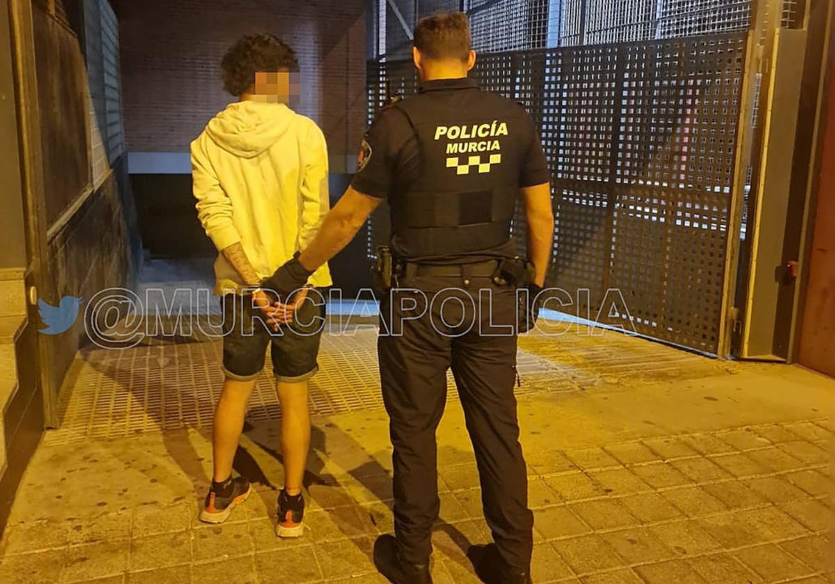 Detenido en Murcia un individuo con un señalamiento de búsqueda por robo con fuerza | La Verdad